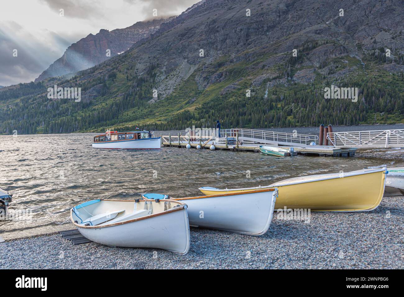 Tour boat Sinopah approaching the floating dock at the Glacier Park ...