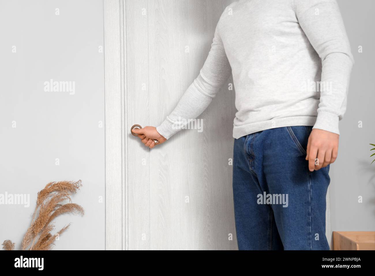 Home man closing door hi-res stock photography and images - Alamy