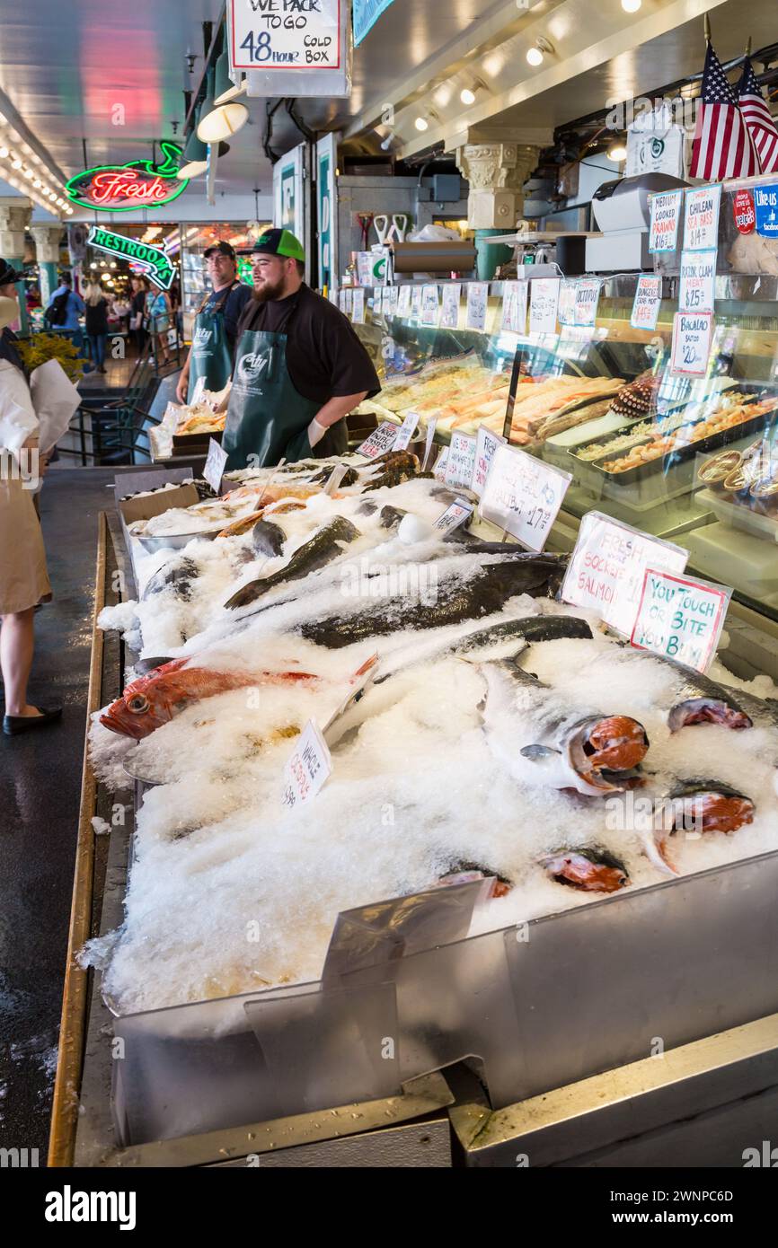 Fresh fish on ice for sale at the famous Pike Place Fish Market in ...