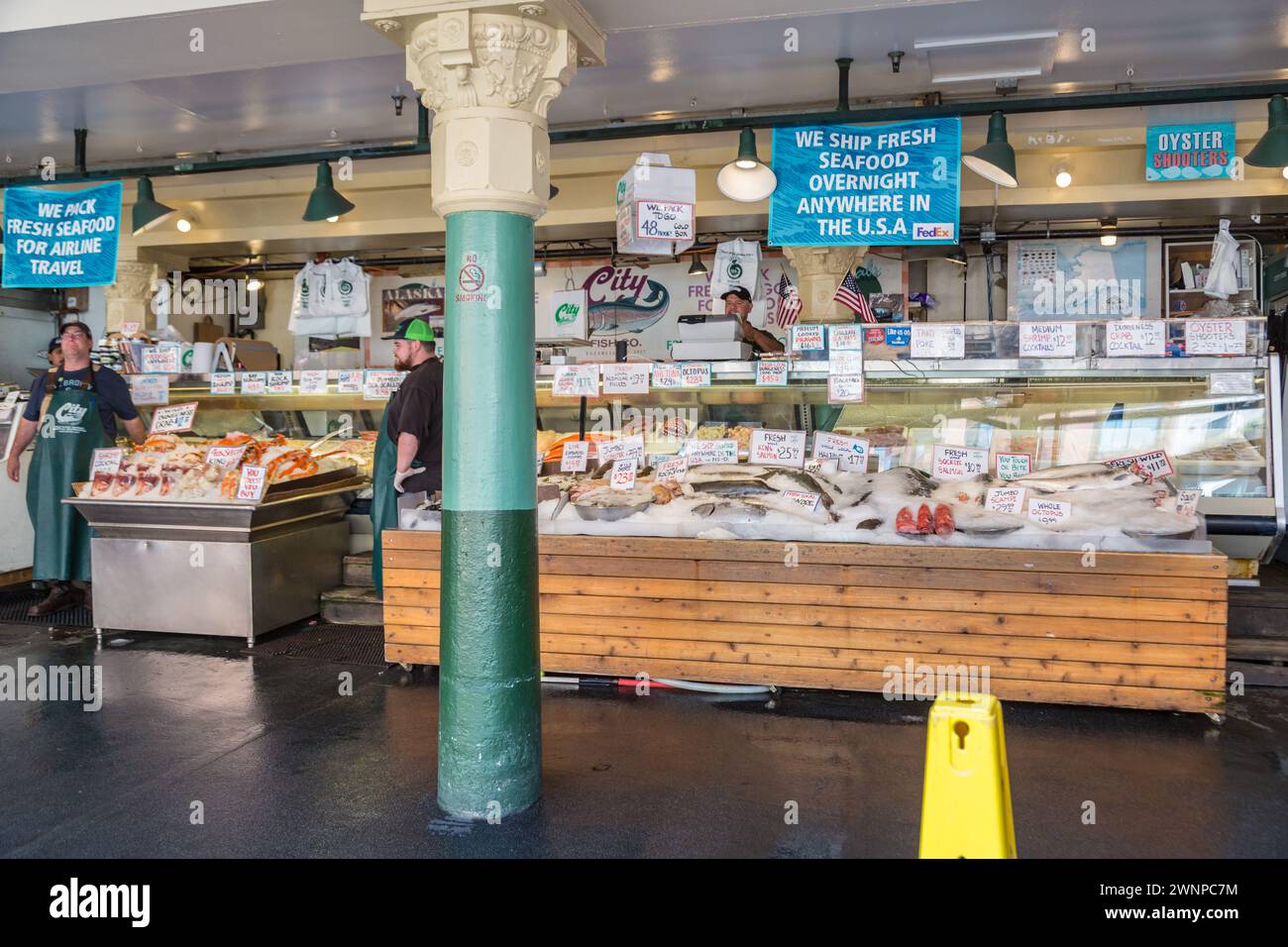 Fresh fish on ice for sale at the famous Pike Place Fish Market in ...