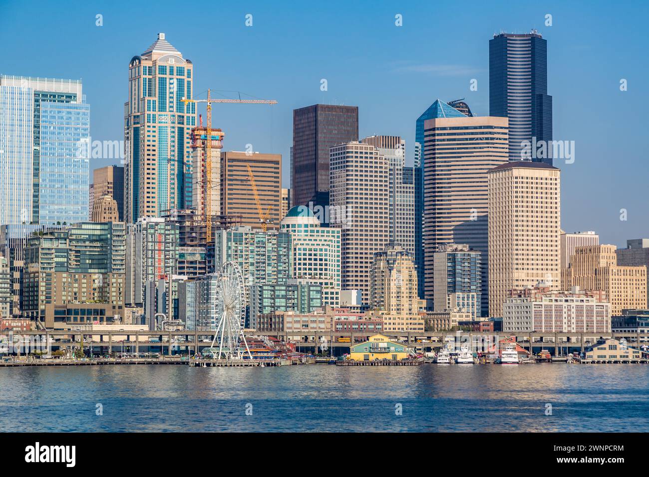 Great Seattle Wheel and downtown Seattle city skyline from the Puget ...