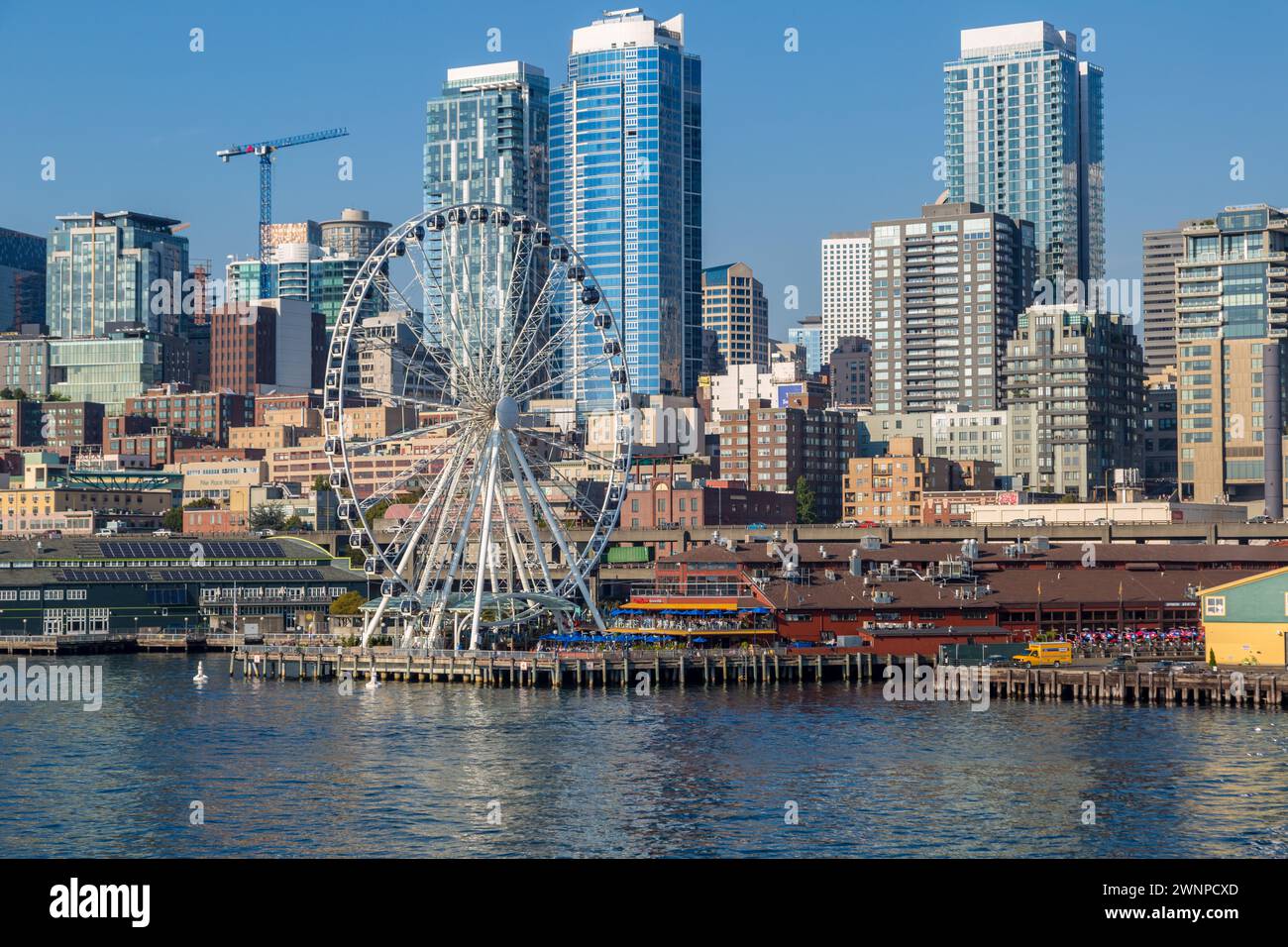 Great Seattle Wheel and downtown Seattle city skyline from the Puget ...