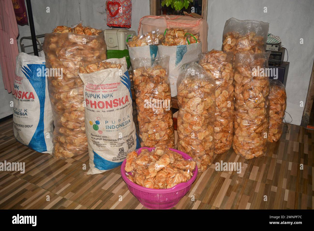 20 September 2023, Photo of lots of piles of light snacks for sale ...