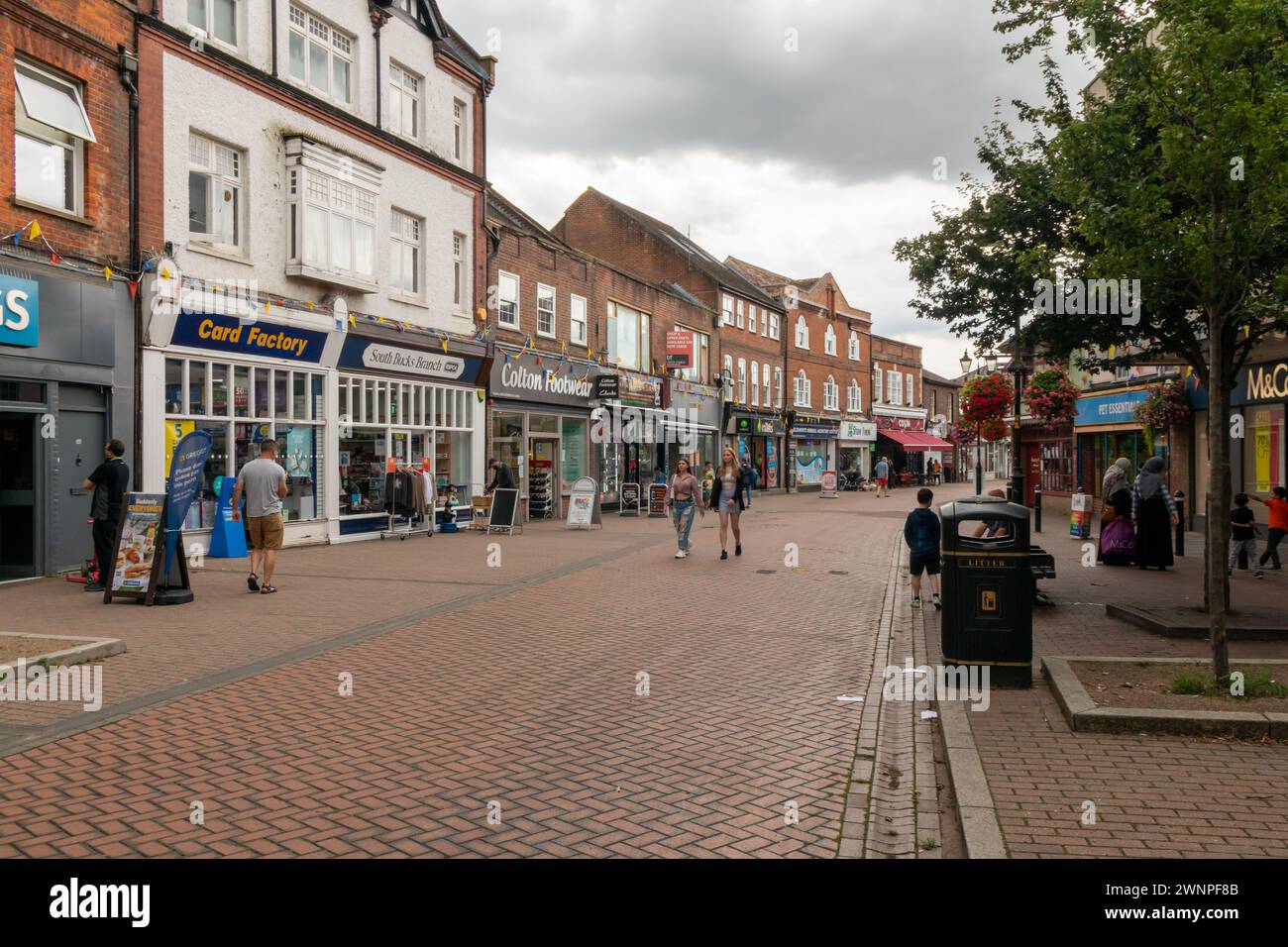 High street chesham buckinghamshire england hi-res stock photography ...