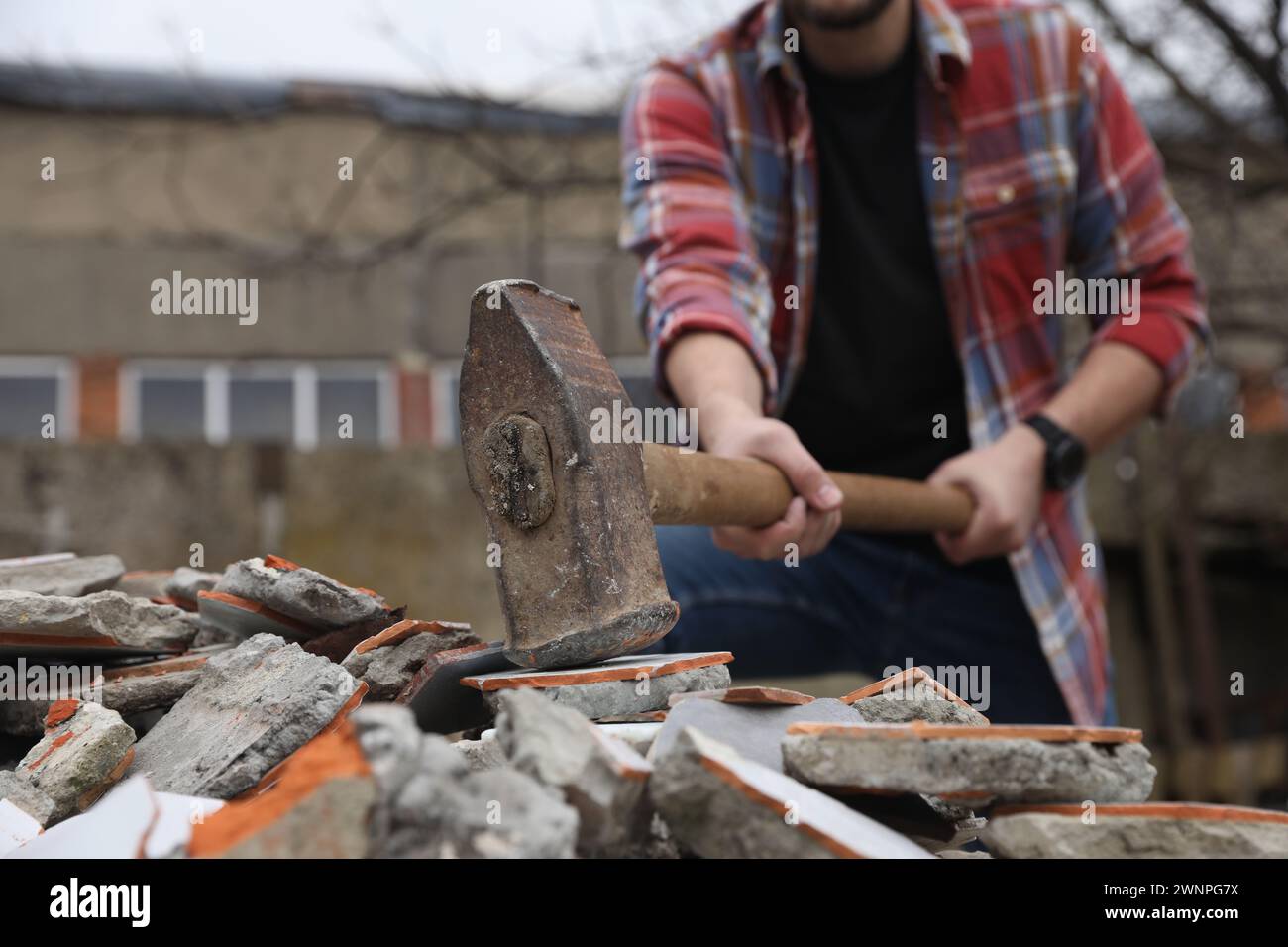 Breaking bricks hi-res stock photography and images - Alamy