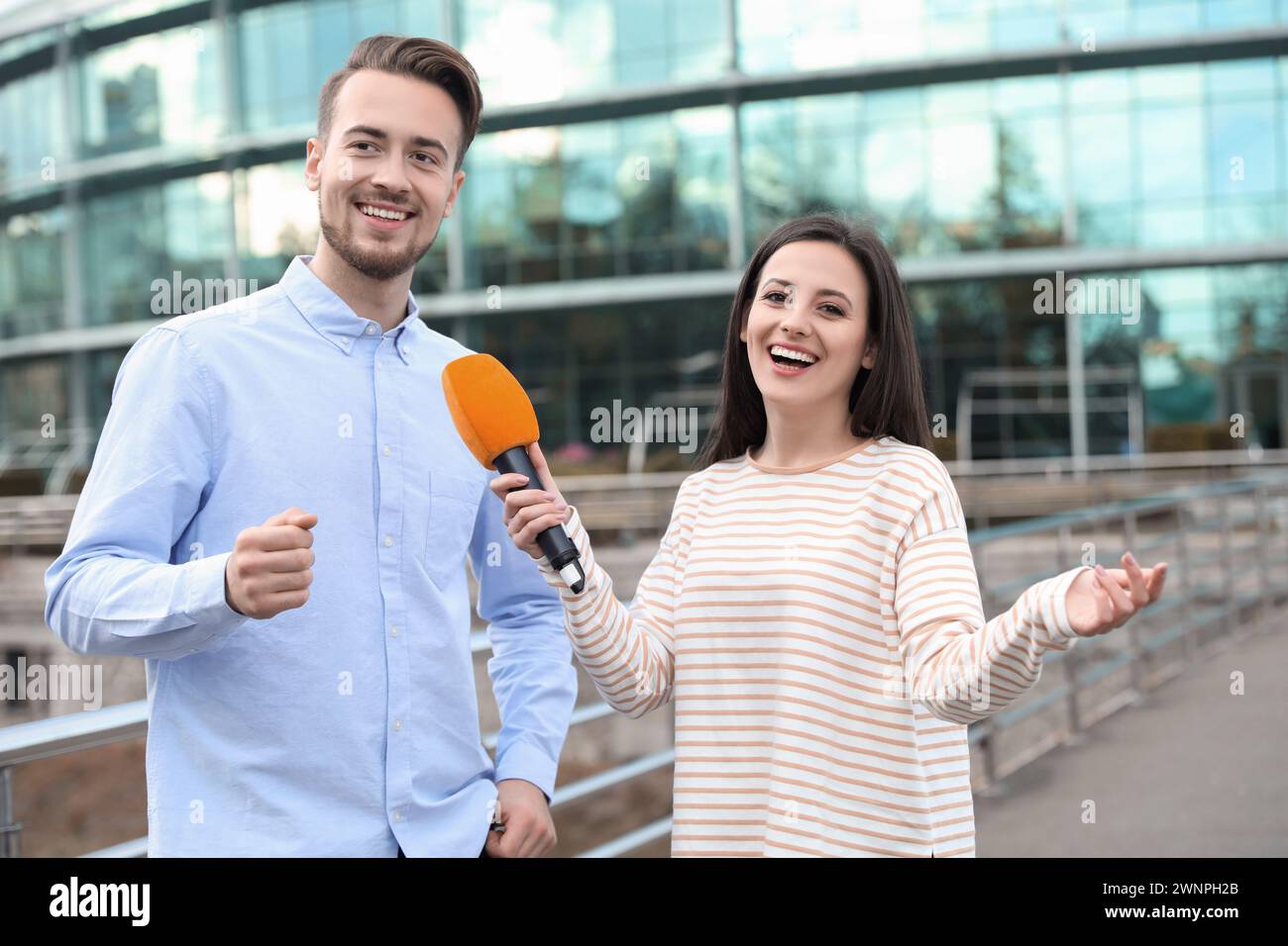 Interviewing speaker hi-res stock photography and images - Alamy