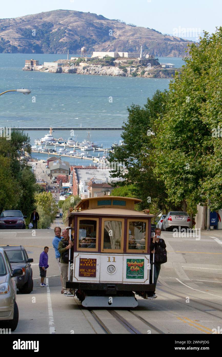 Riders on San Francisco's famous cable cars Stock Photo - Alamy