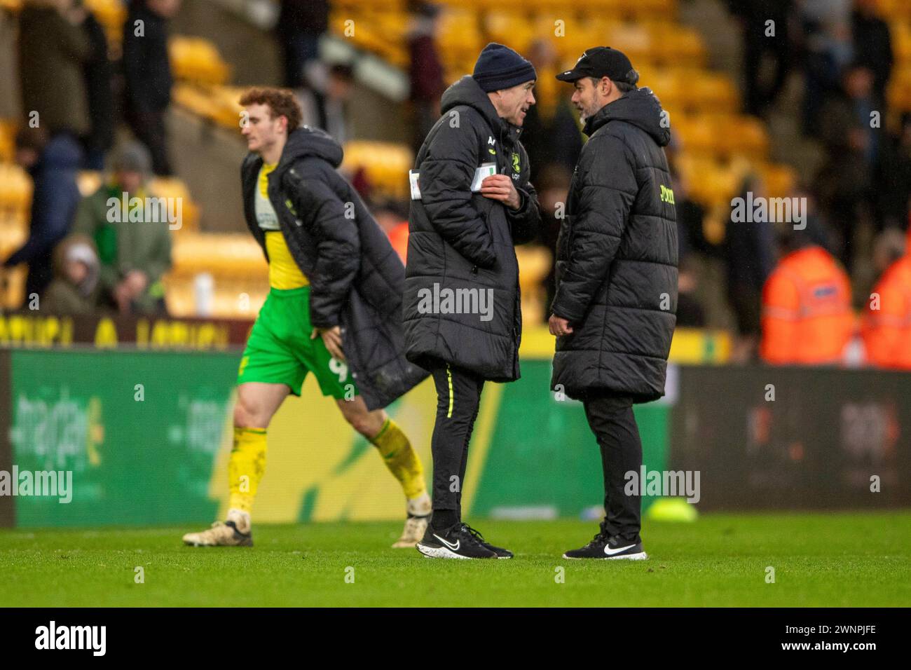 Norwich City Head Coach David Wagner has a conversation with backroom ...