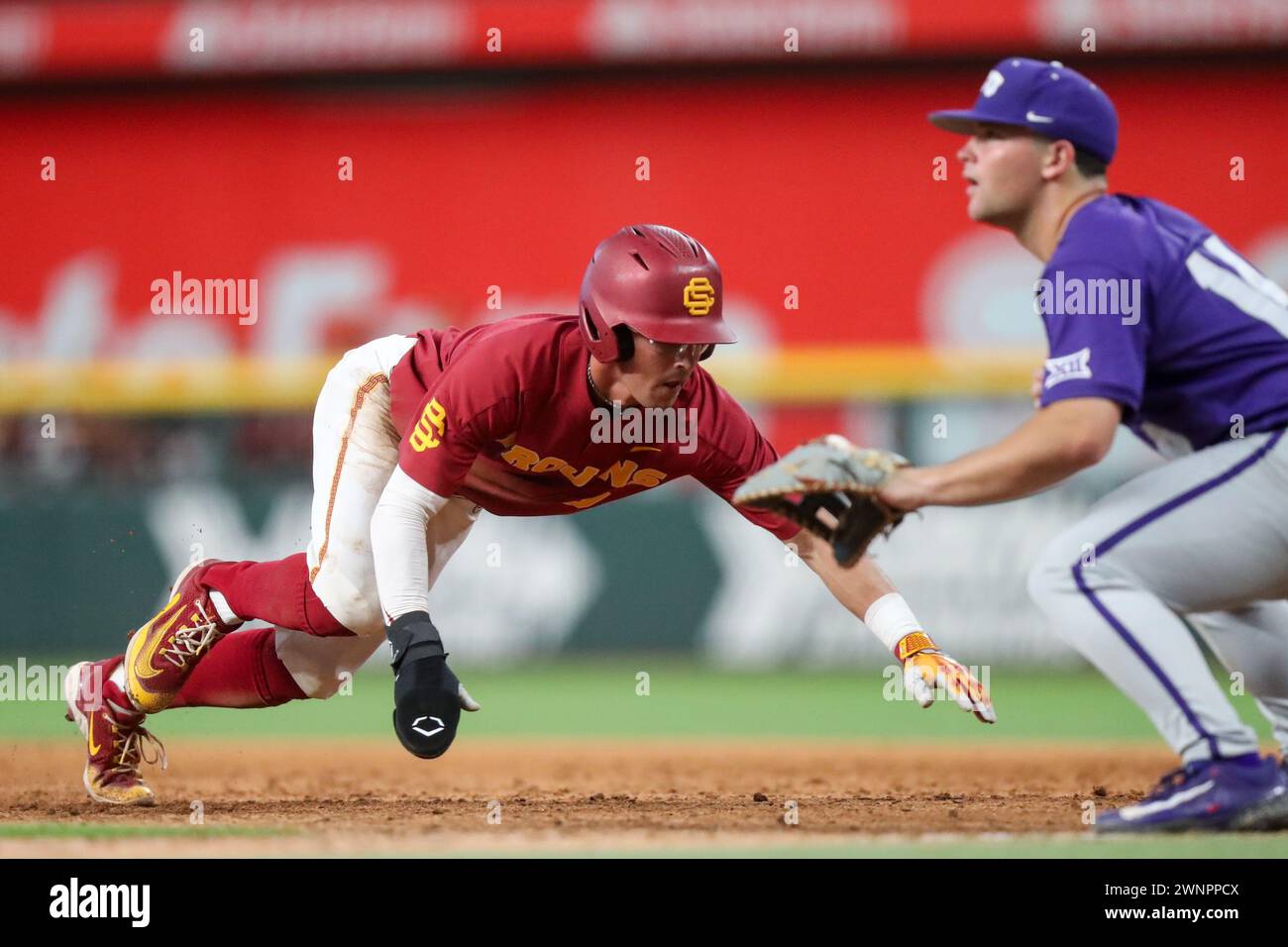 Arlington, Texas, USA. 3rd Mar, 2024. USC's CARSON WELLS (9) attempts ...