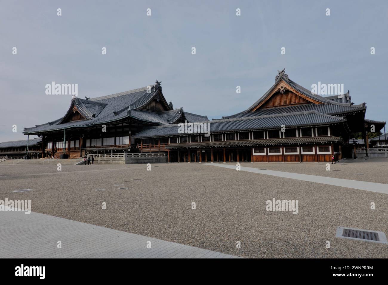 Tenrikyo Church headquarters on the Yamanobe no Michi trail, Tenri ...