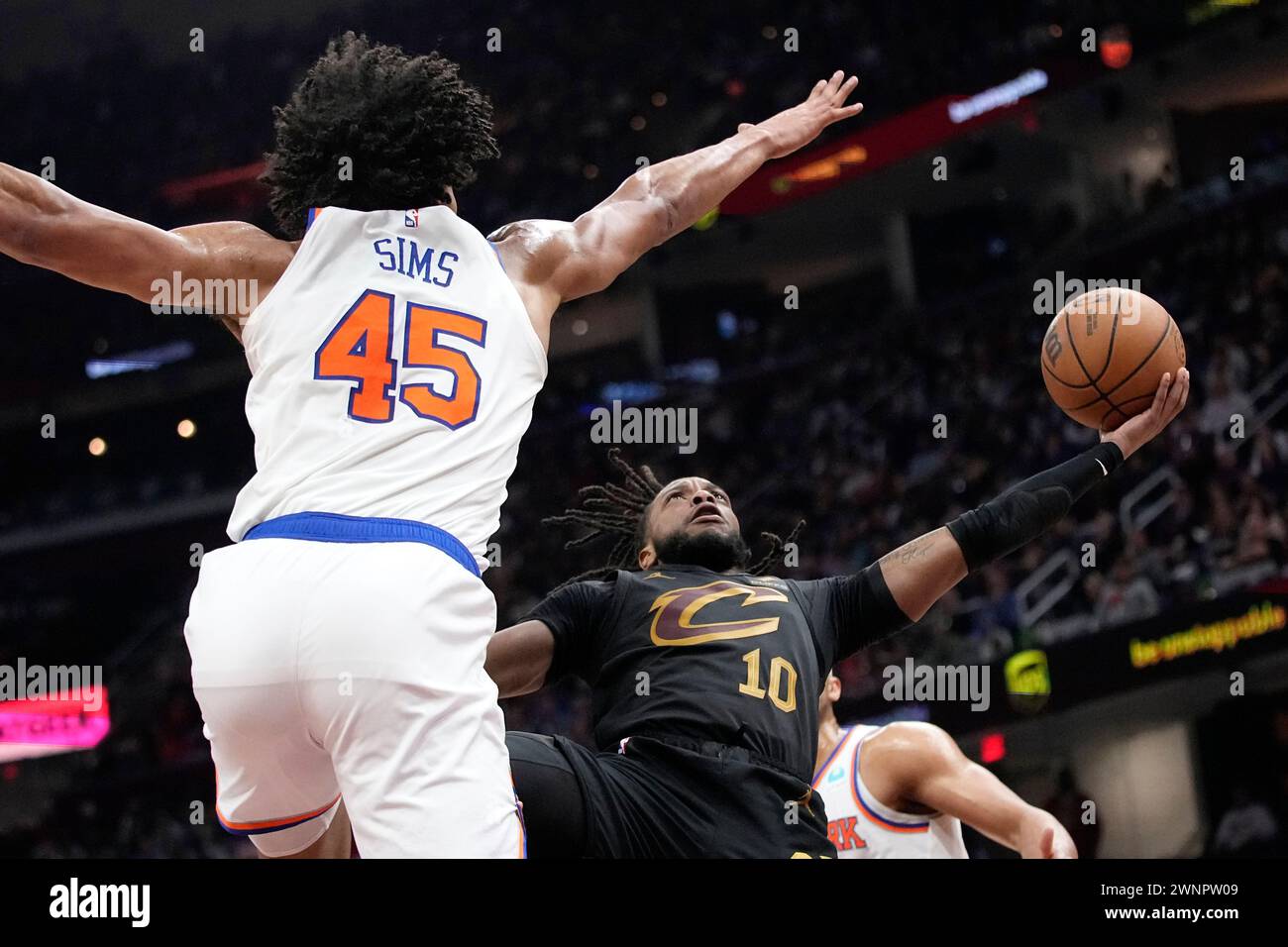 Cleveland Cavaliers guard Darius Garland (10) shoots as New York Knicks ...