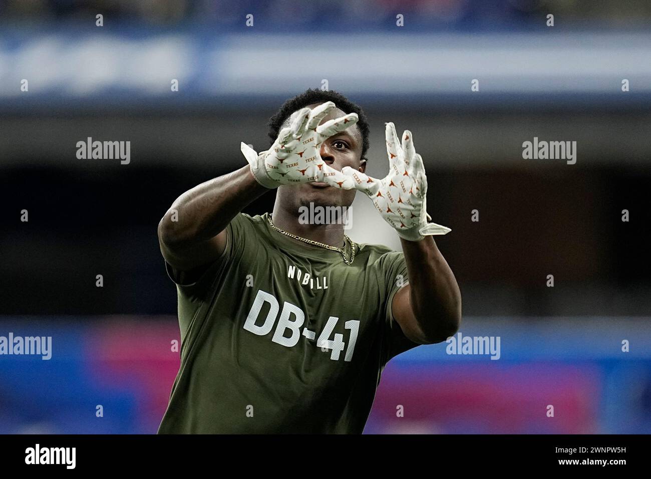 Texas defensive back Ryan Watts runs a drill at the NFL football ...
