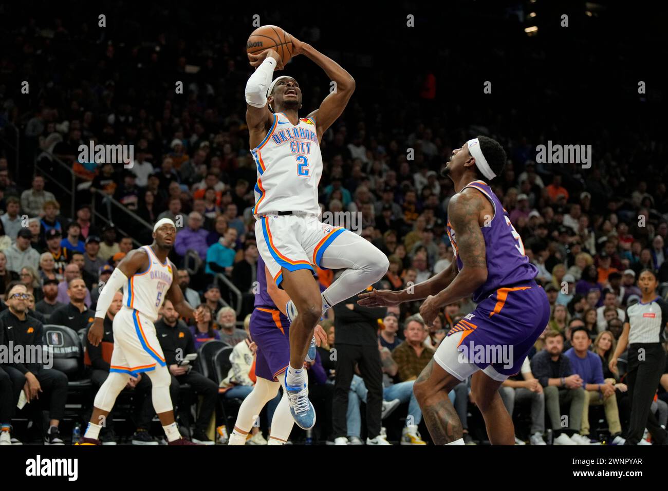 Oklahoma City Thunder guard Shai Gilgeous-Alexander (2) shoots over ...
