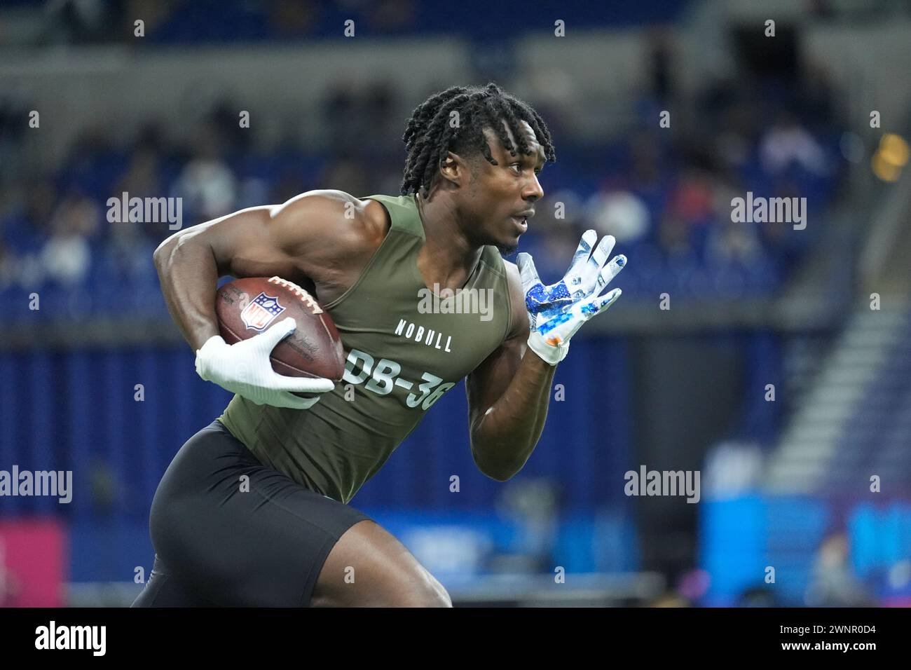 Washington State defensive back Chau Smith runs a drill at the NFL ...