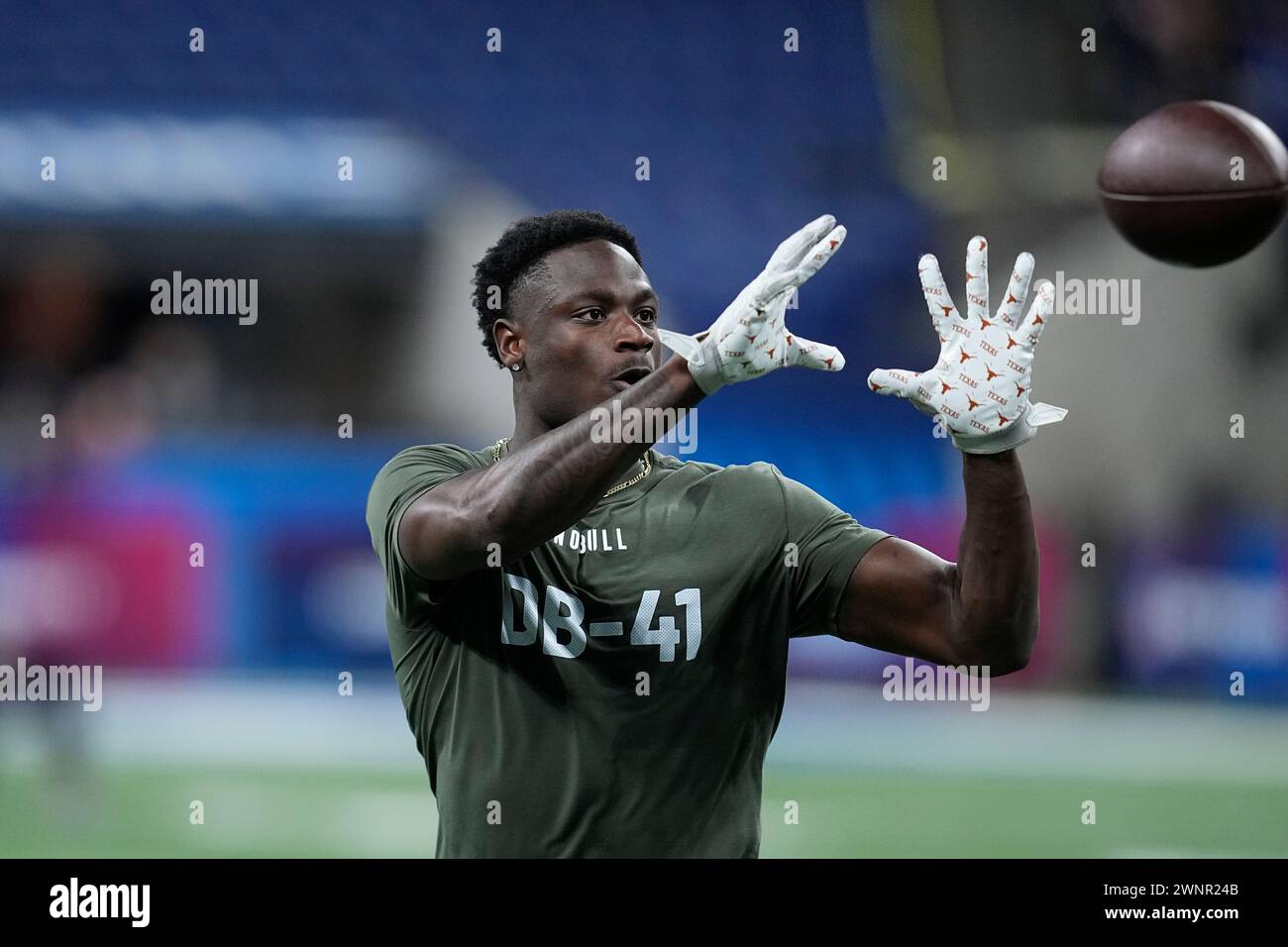 Texas defensive back Ryan Watts runs a drill at the NFL football ...