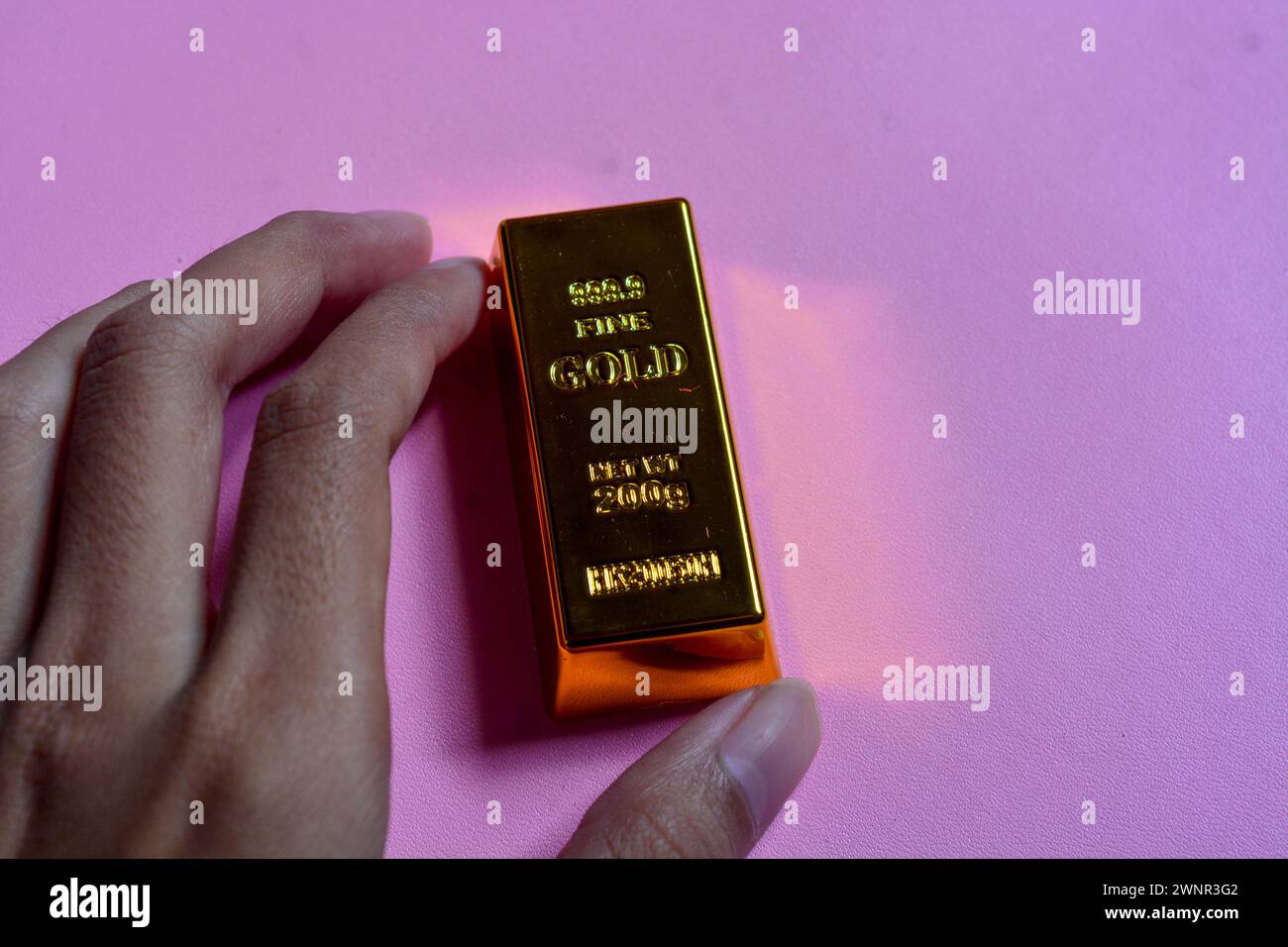 Gold bar cartoon hi-res stock photography and images - Alamy