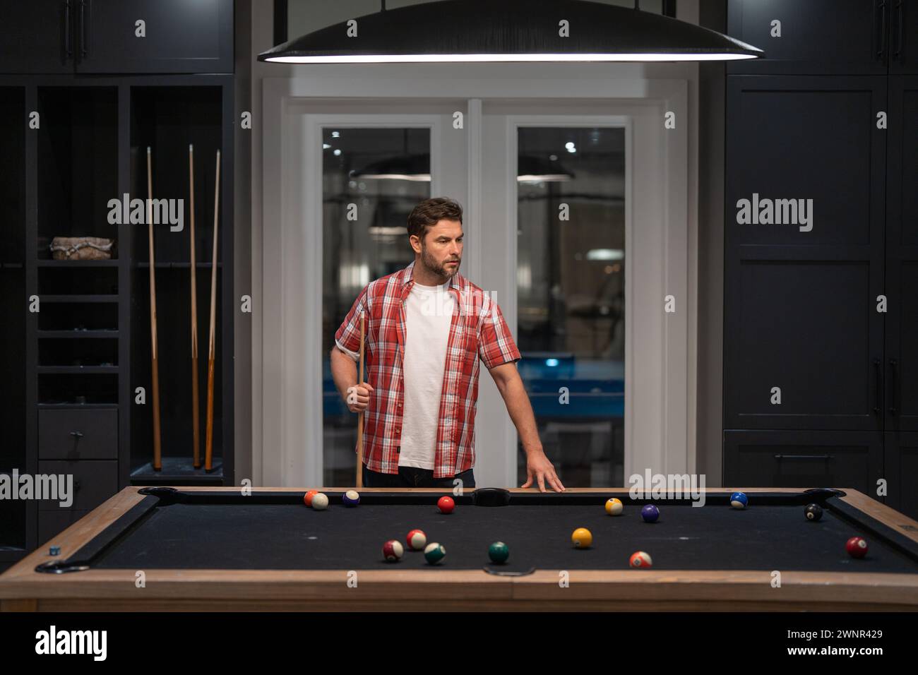 Guy playing billiards hi-res stock photography and images - Alamy
