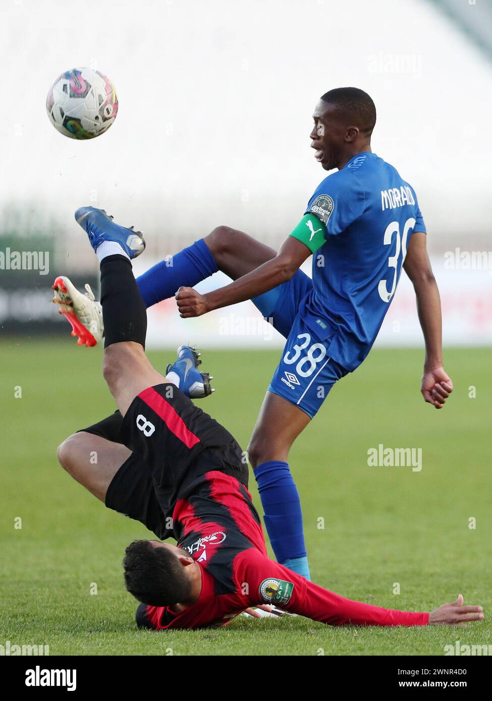 Algiers. 4th Mar, 2024. USM Alger's Islam Merili (L) vies with ...