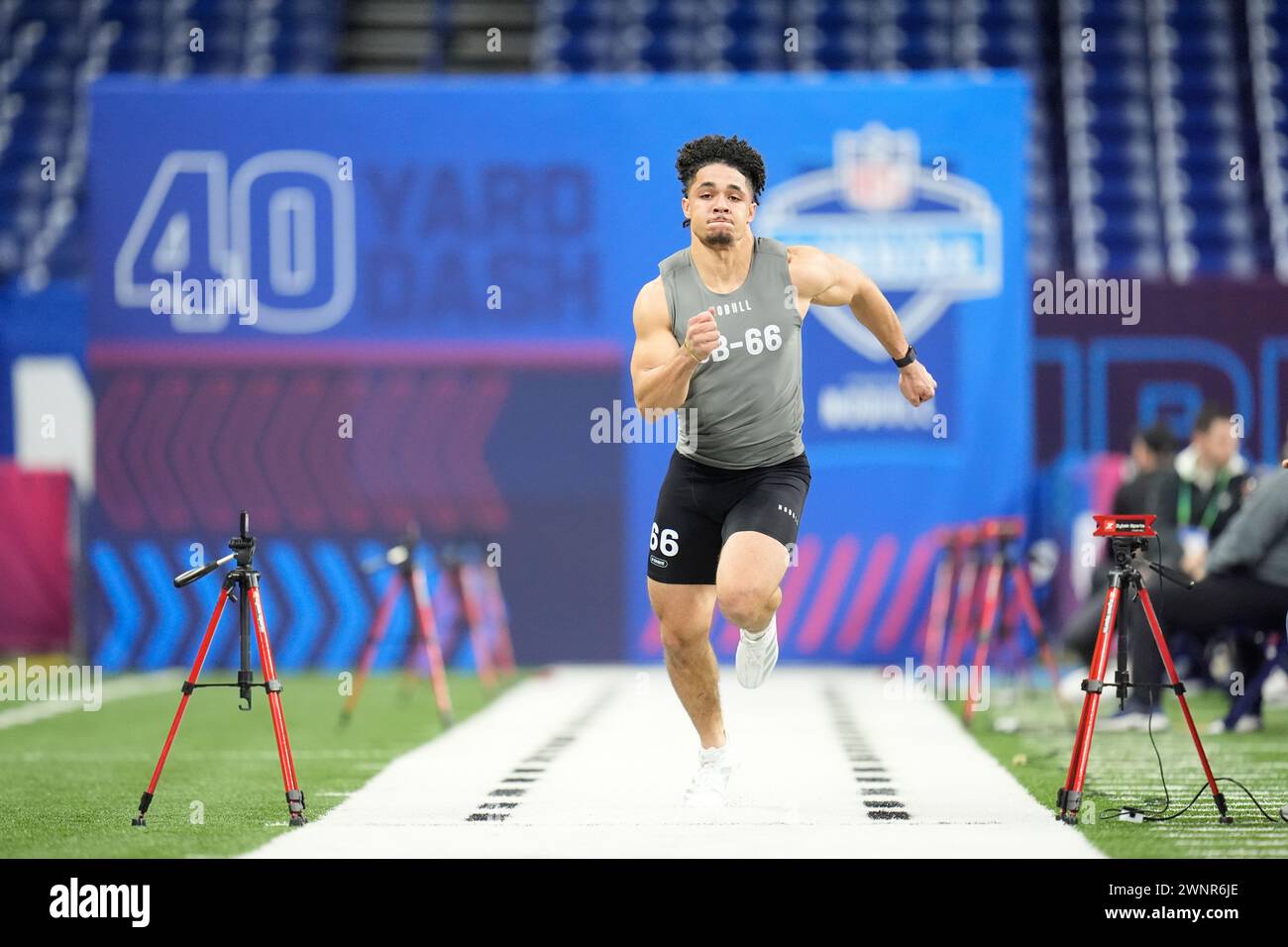 Oregon defensive back Evan Williams runs the 40-yard dash at the NFL ...