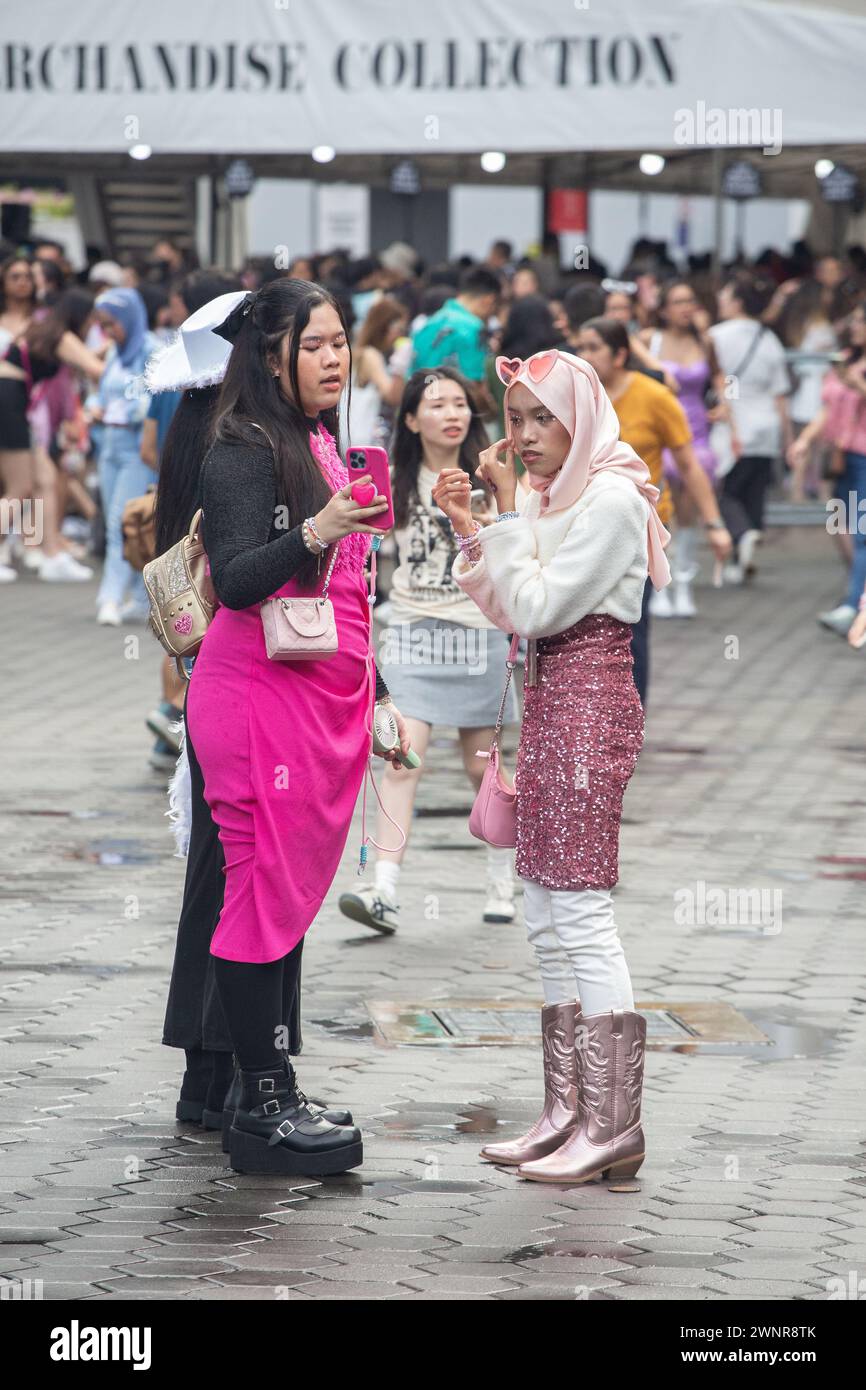 Taylor swift fans dress up hi-res stock photography and images - Alamy