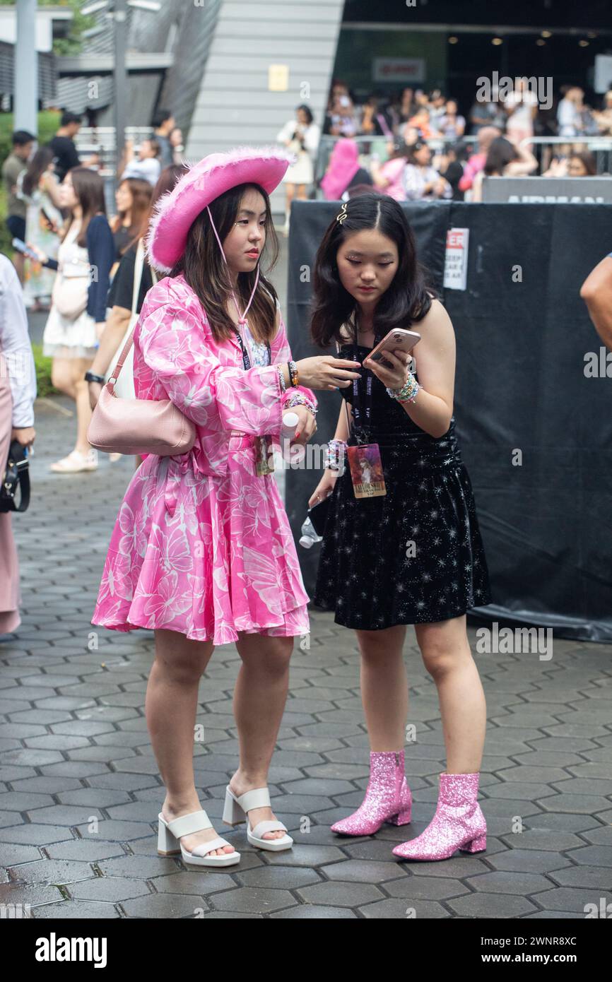 Taylor swift fans dress up hi-res stock photography and images - Alamy