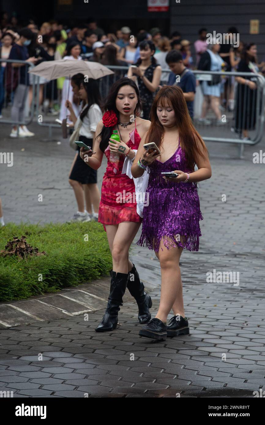 Taylor swift fans dress up hi-res stock photography and images - Alamy