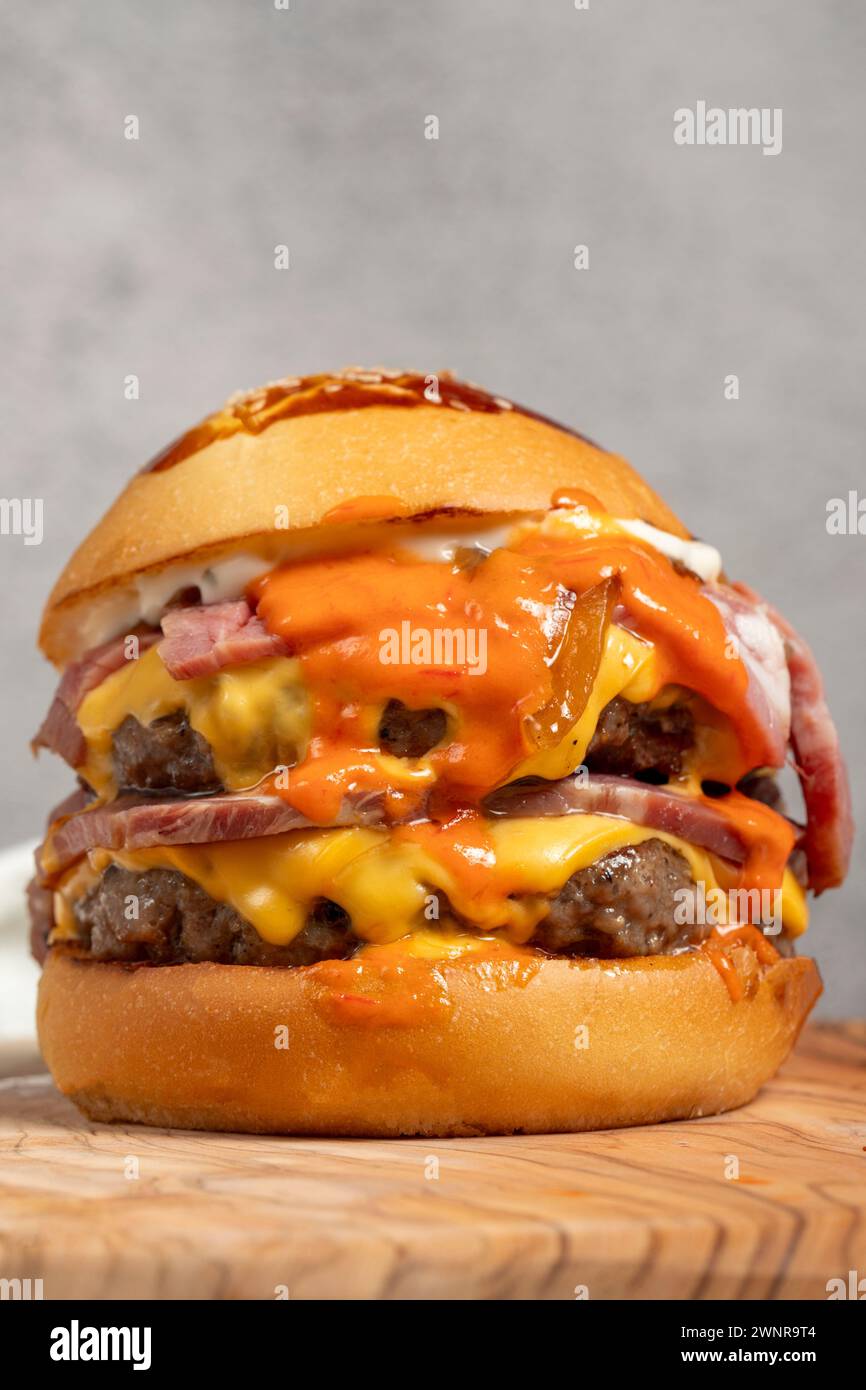 Double Hamburger. With Cheddar cheese, caramelized onions, Roast beef ...