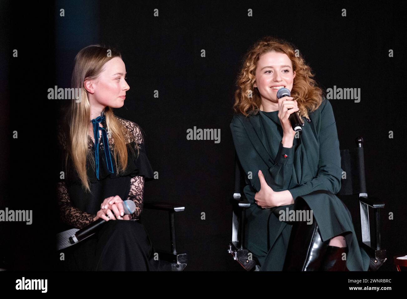 Schauspielerinnen Katharina Stark Deutschland und Kamila Urzedowska ...
