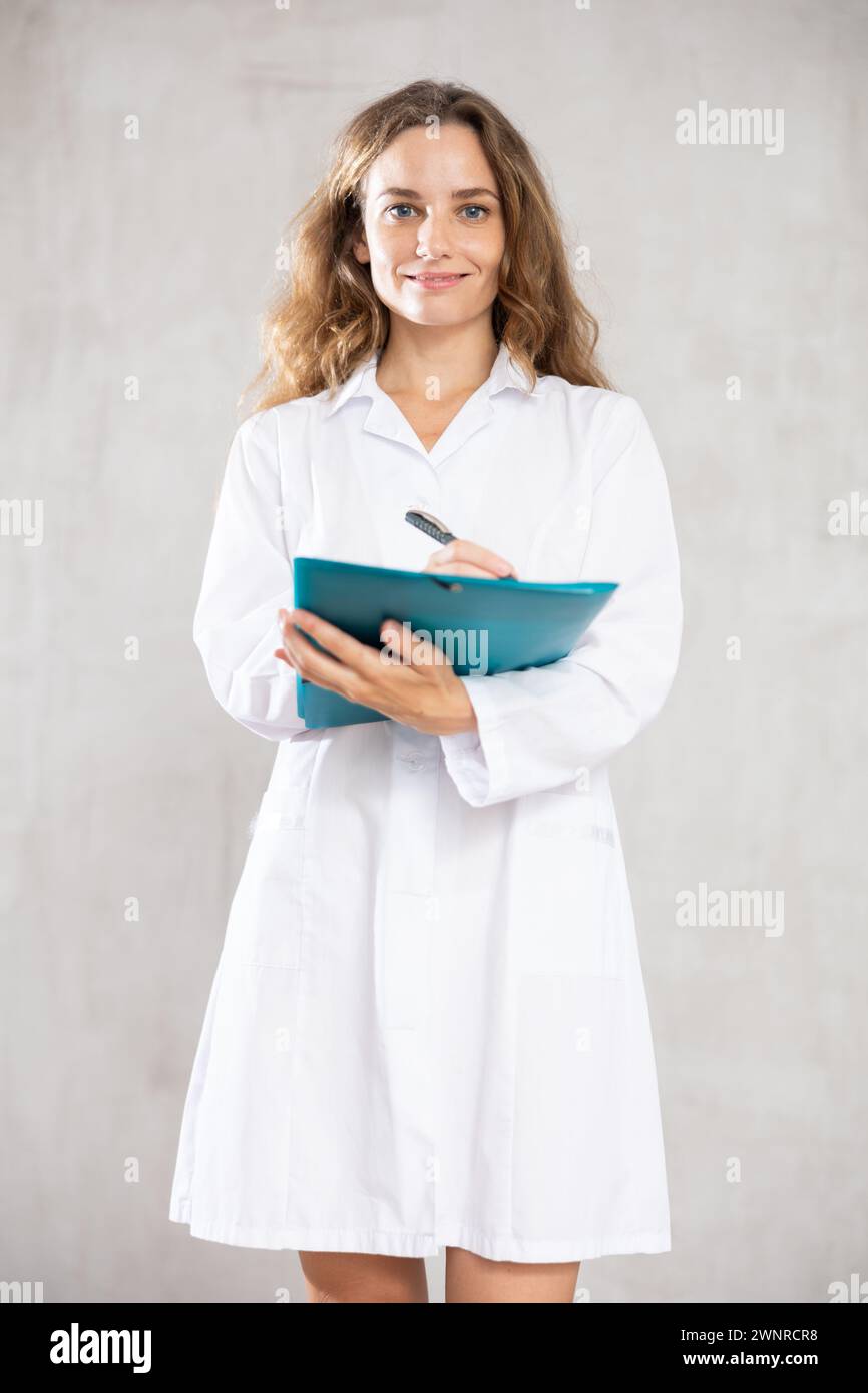 French female doctor hi-res stock photography and images - Alamy