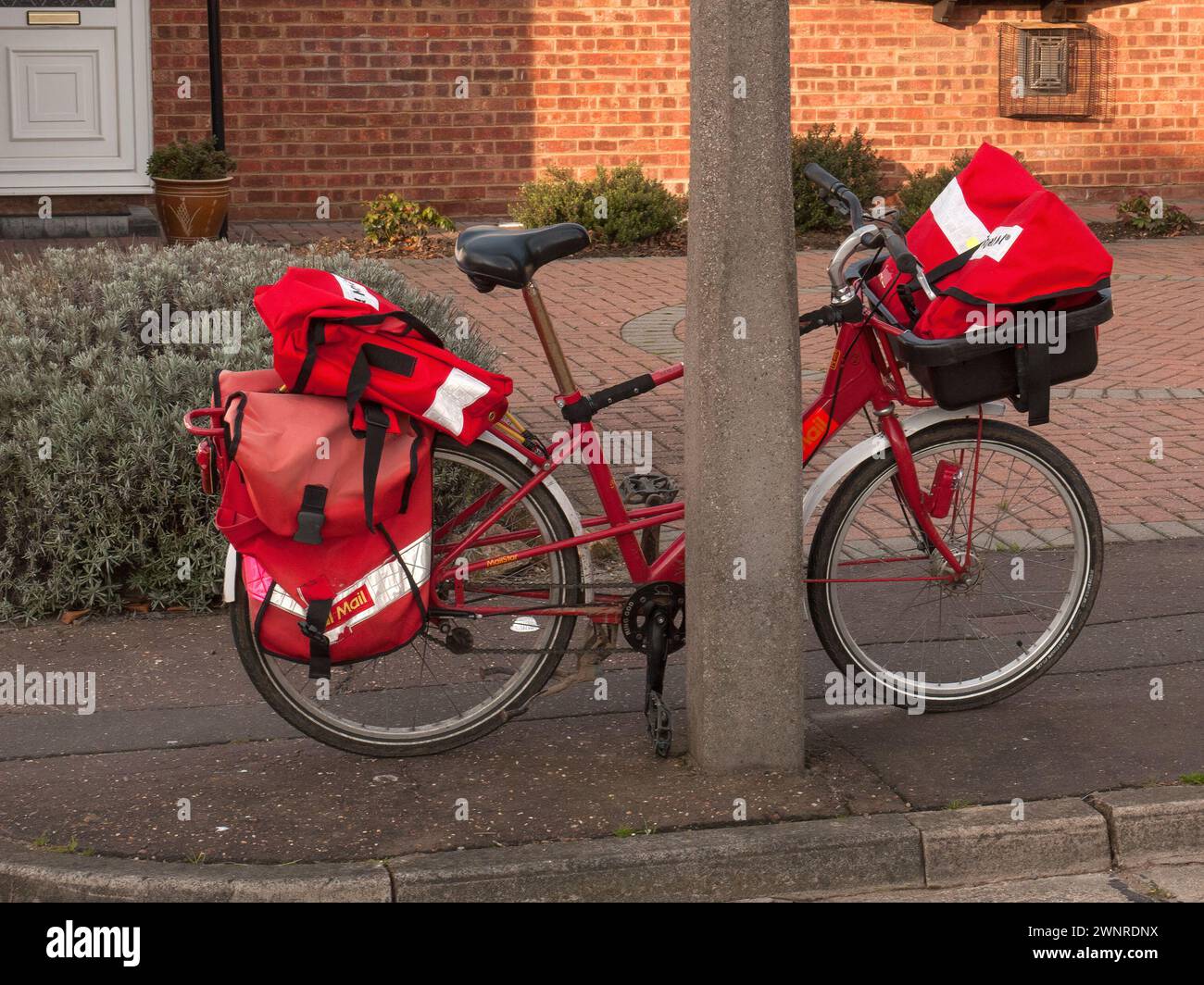 Mail cycle hi-res stock photography and images - Alamy
