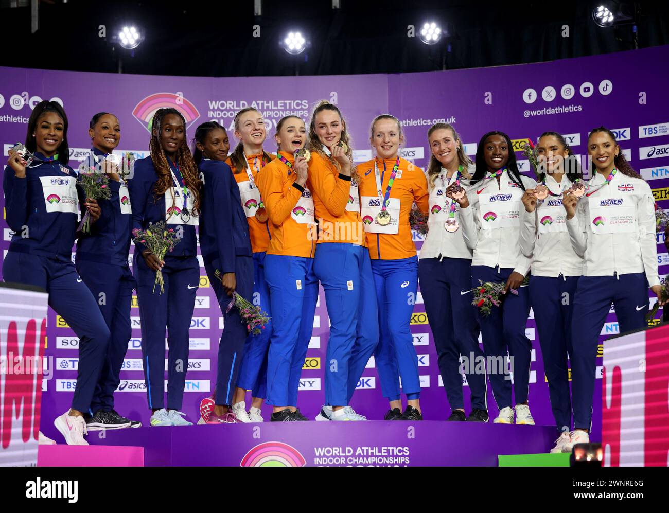 Womens 4x400 metres relay hi-res stock photography and images - Alamy