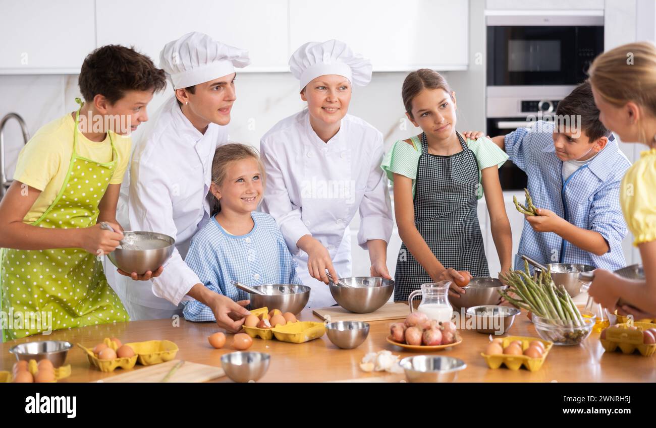 Kitchen rules man woman hi-res stock photography and images - Alamy