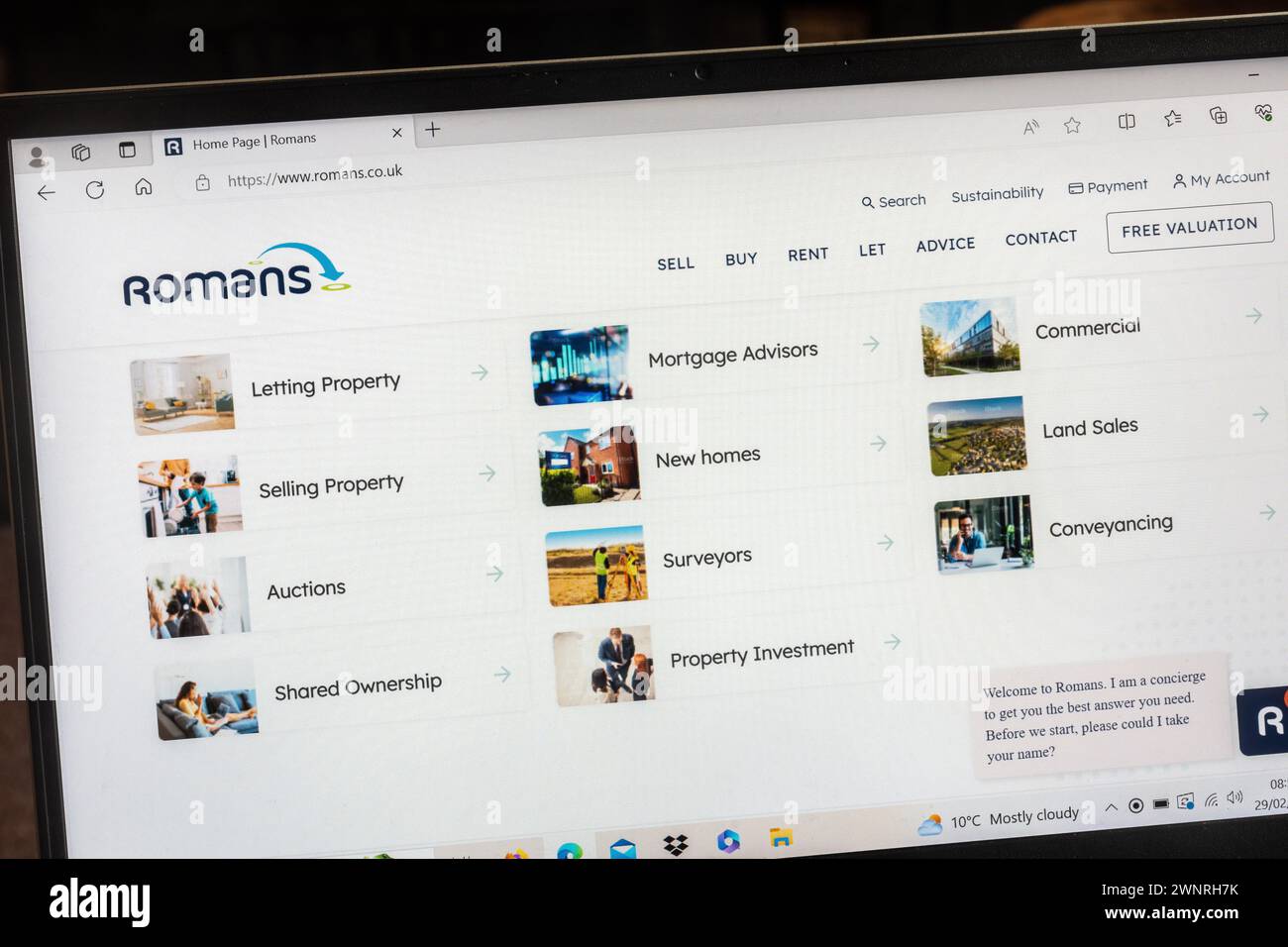 Buying computer hi-res stock photography and images - Alamy