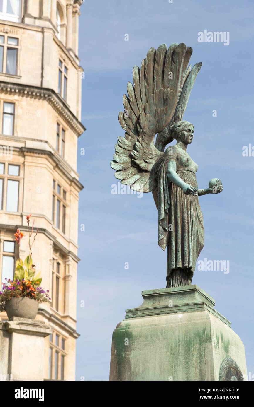 UK, Bath, Statue of the Angel of Peace on the memorial to Edward VII ...