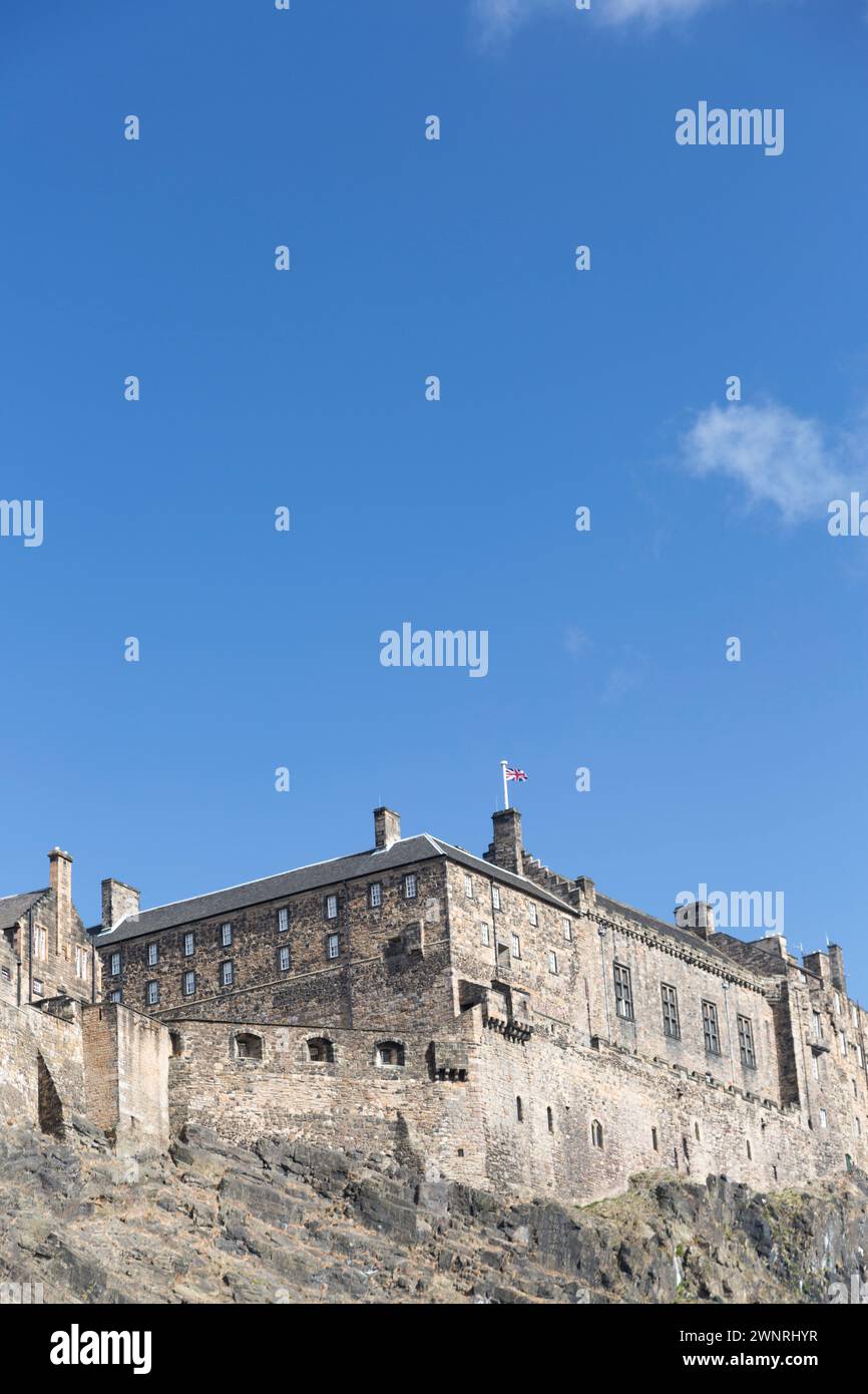 Walls edinburgh castle hi-res stock photography and images - Alamy