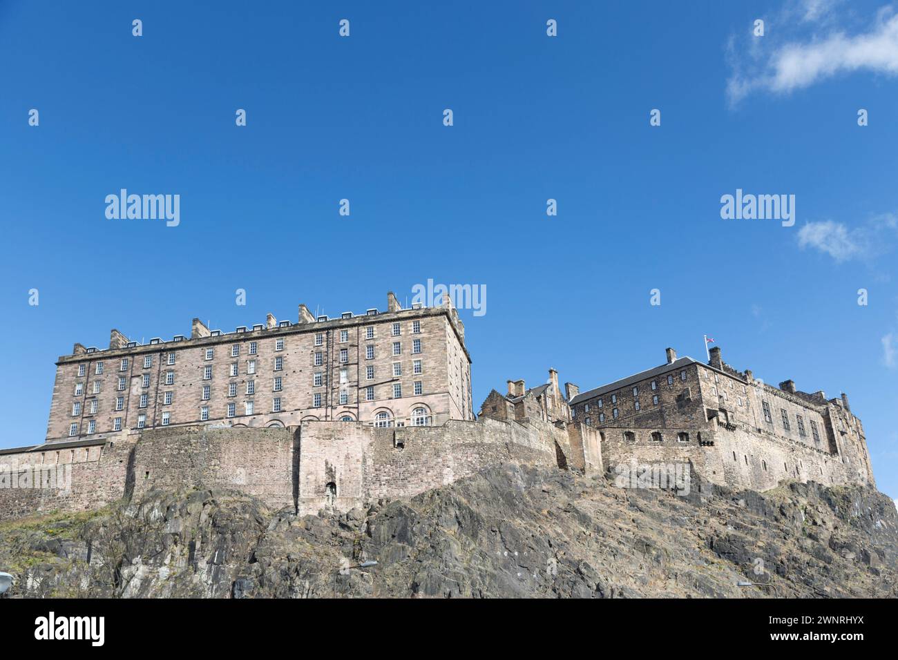 Walls edinburgh castle hi-res stock photography and images - Alamy