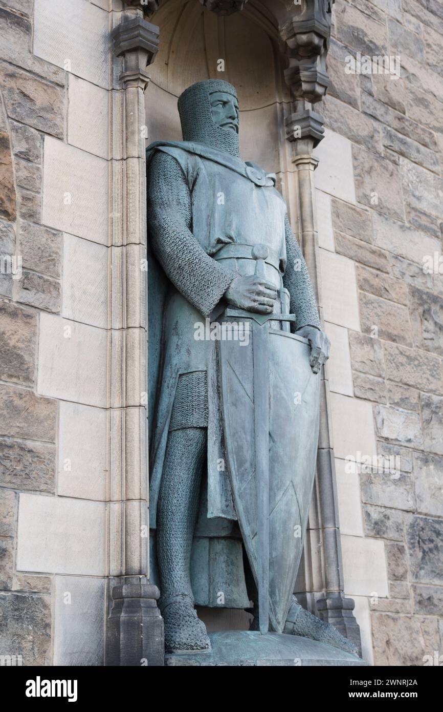 UK, Scotland, Edinburgh, castle statue of Robert the Brice at the ...