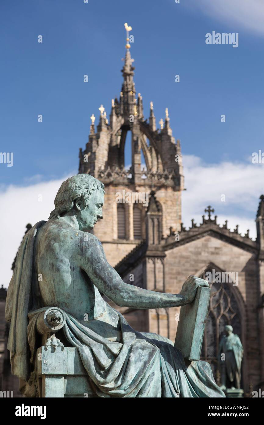 UK, Scotland, Edinburgh, the Royal Mile, statue of philosopher David ...