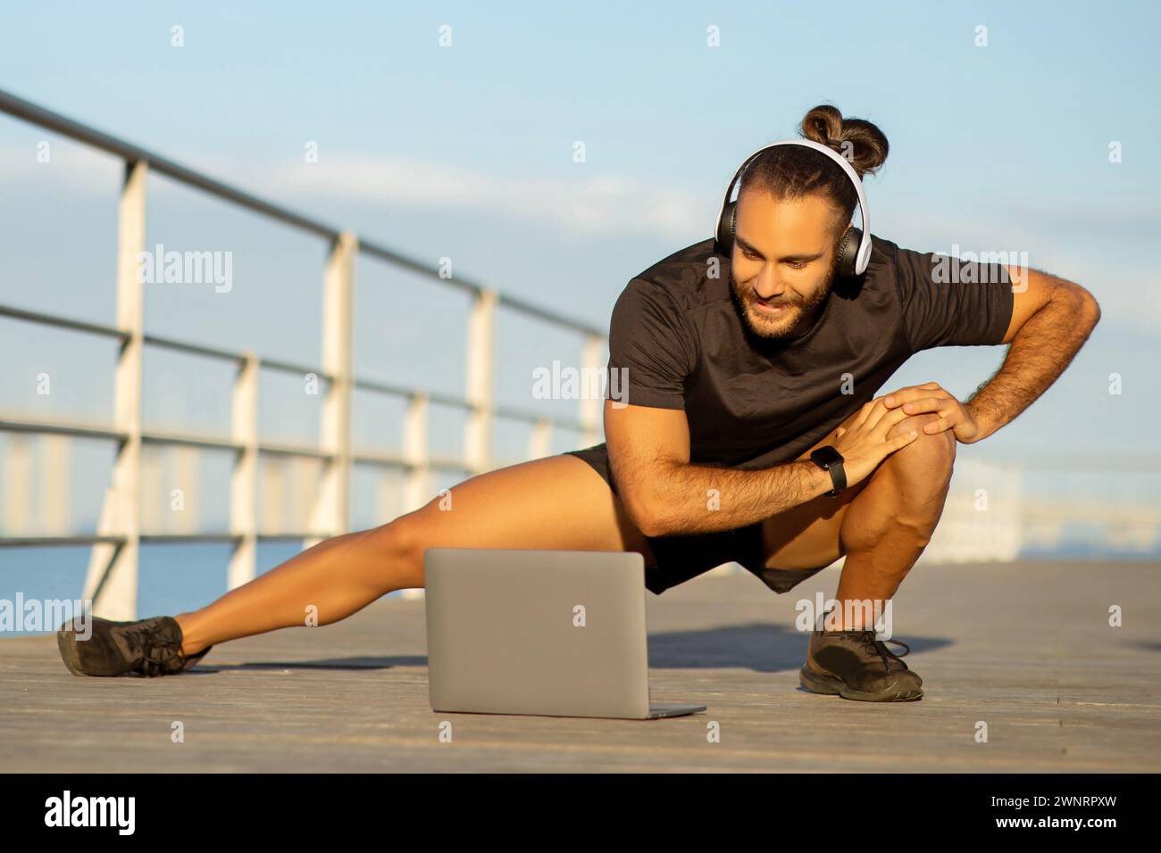 Deep lunge hi-res stock photography and images - Alamy