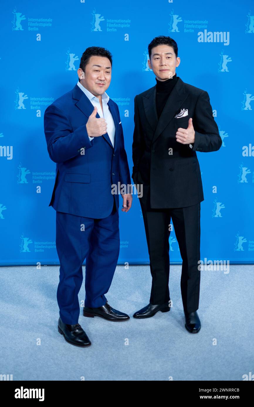 Regisseur Heo Myeong-haeng und Schauspieler Don Lee während des ...