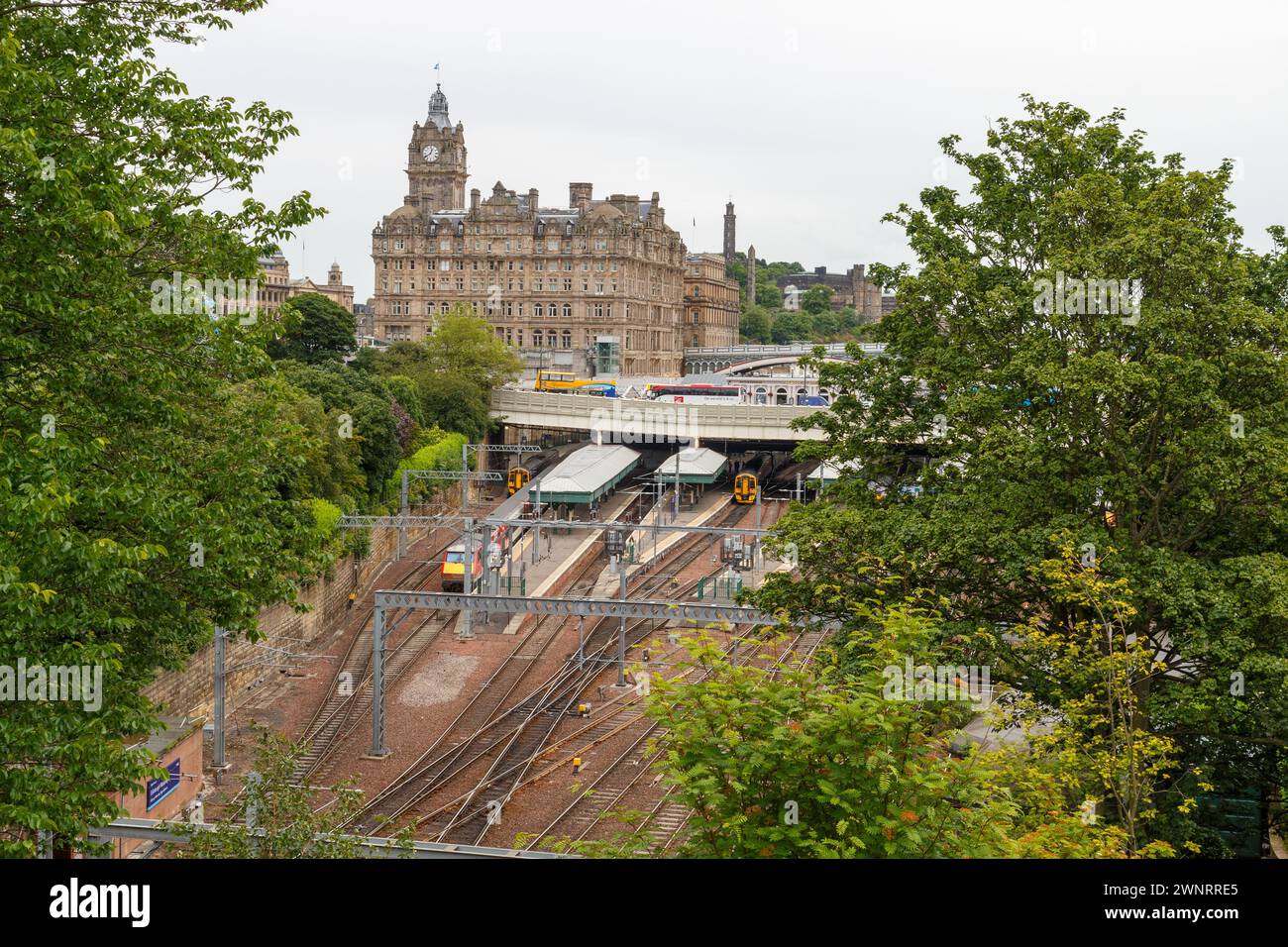 Edinburgh Waverley railway station Stock Photo - Alamy