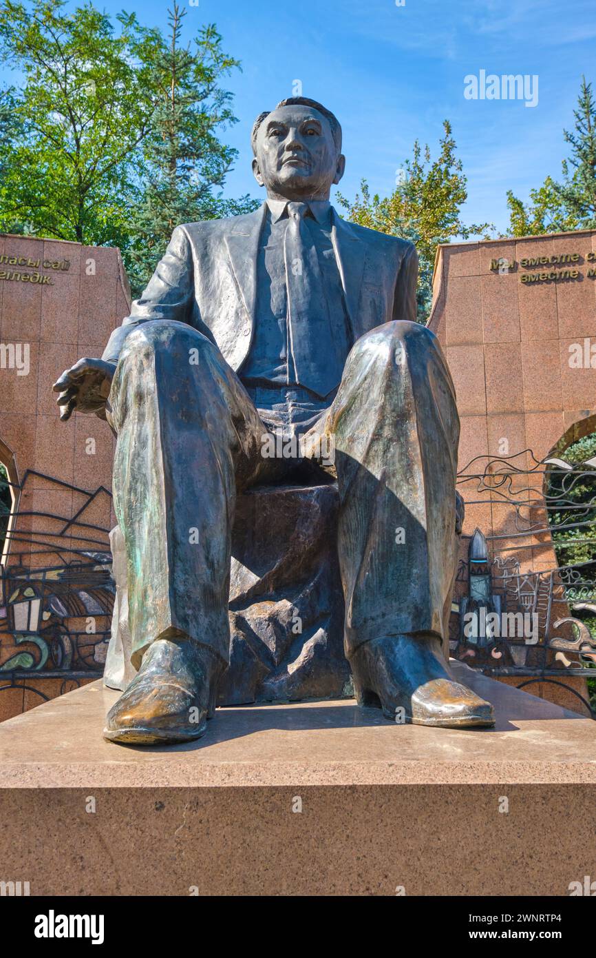 View of the impressive, bronze statue. At the memorial to first ...