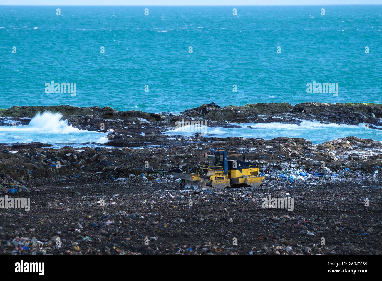 Climate change landfill debris hi-res stock photography and images - Alamy