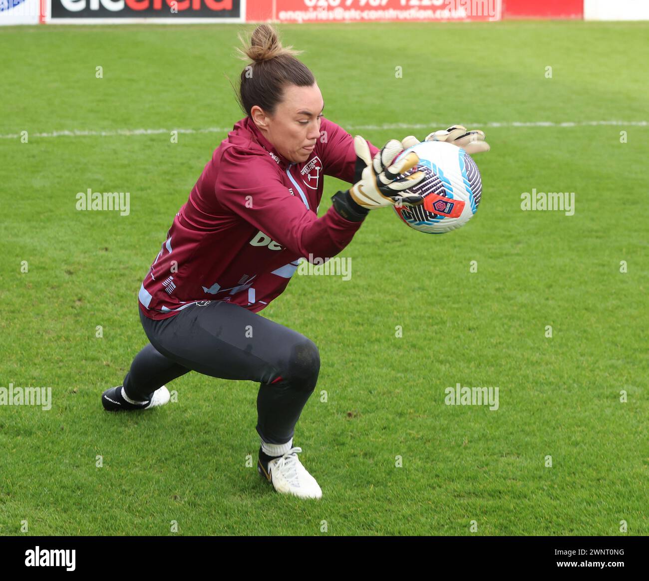 DAGENHAM, ENGLAND - MARCH 03: Mackenzie Arnold of West Ham United WFC ...