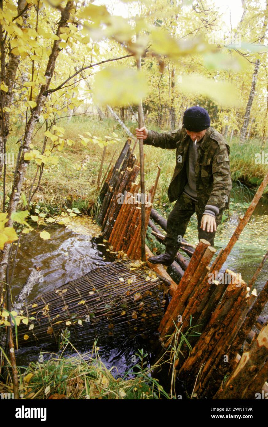 Checking trap hi-res stock photography and images - Alamy