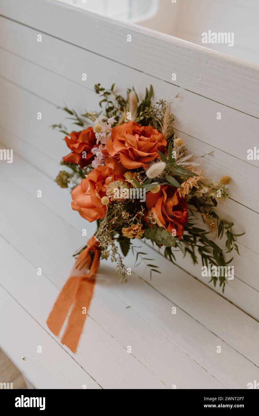 Rustic bench flowers hi-res stock photography and images - Alamy