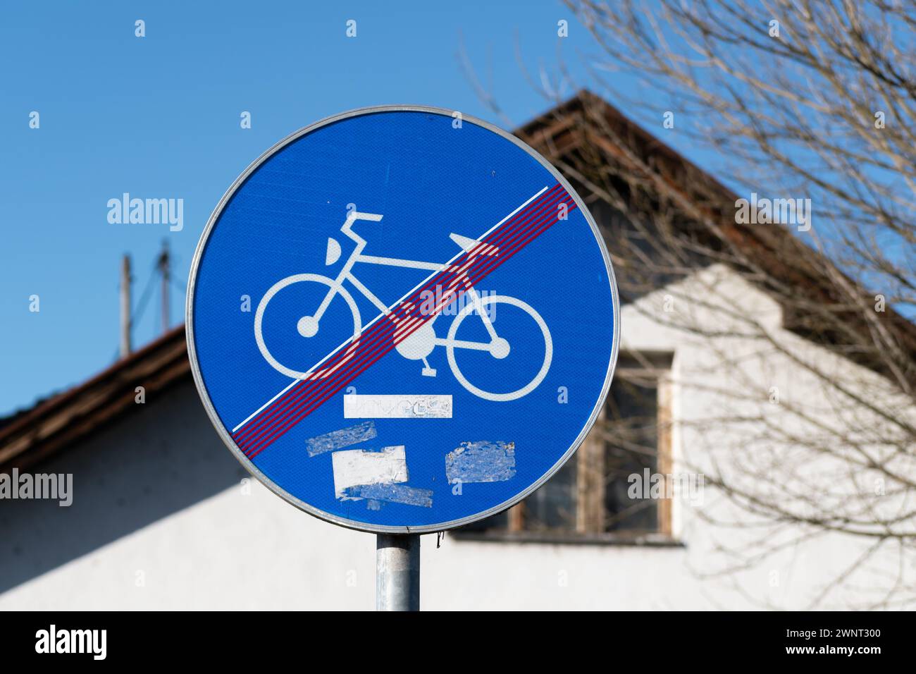 End of route for pedal cycles only, traffic sign close up Stock Photo ...