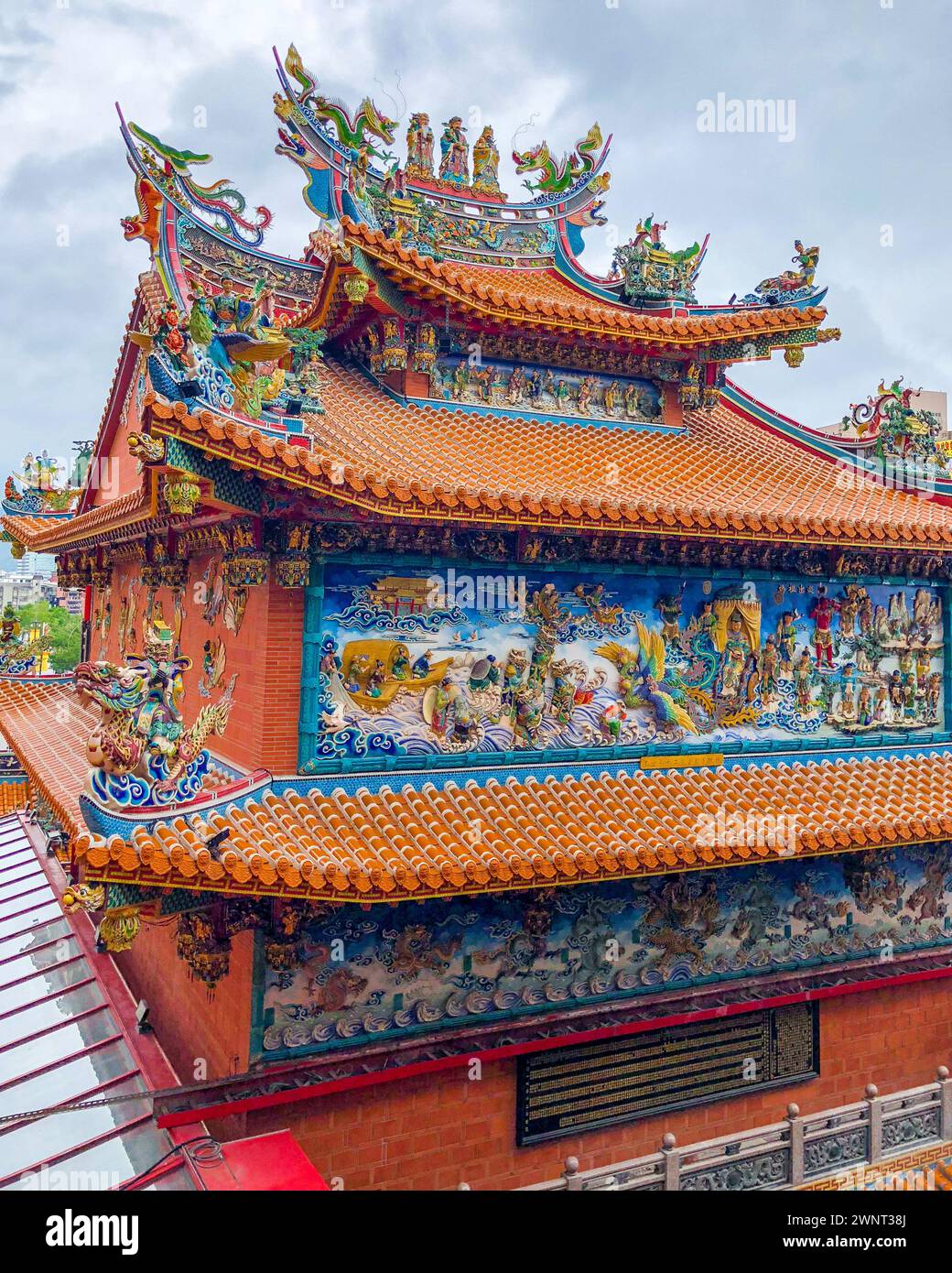 Taipei taiwan ancient temple chinese taiwanese colorful hi-res stock ...