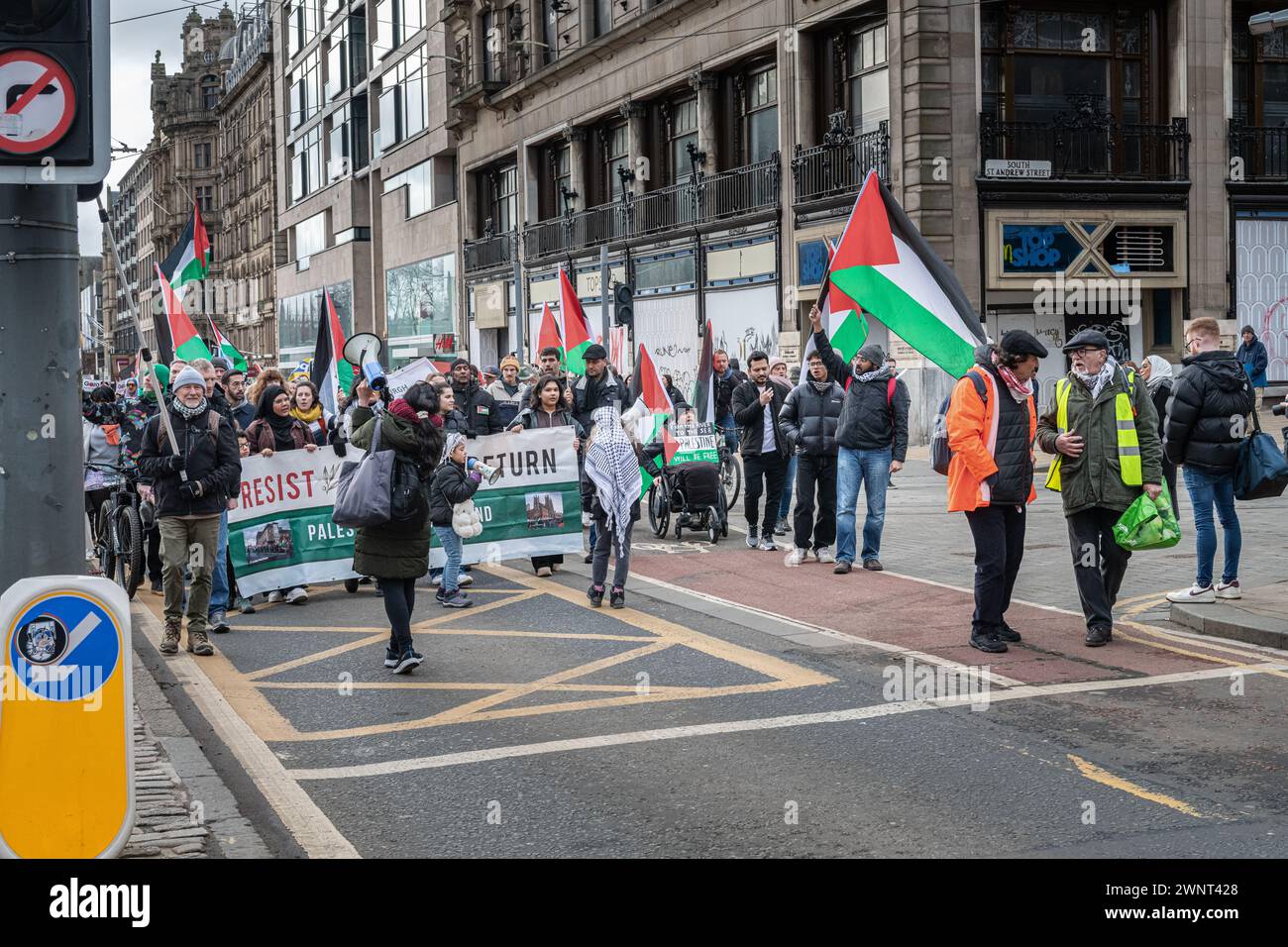 Edinburgh demonstration palestine ceasefire hi-res stock photography ...