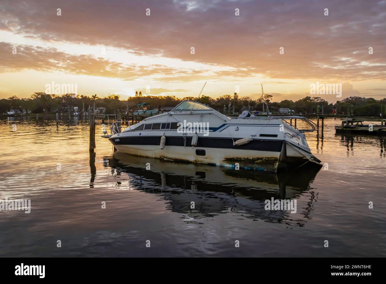 Boats sunken boat sail hi-res stock photography and images - Alamy